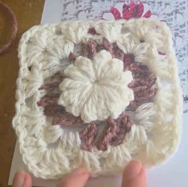 500+ Crochet Granny Square Patterns, Ideas & Tutorials ⋆ Crochet Kingdom